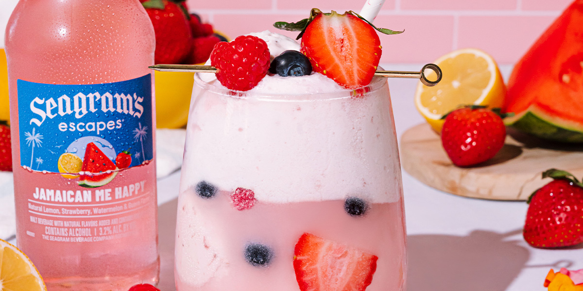 Boozy Berry Float | Seagram's Escapes